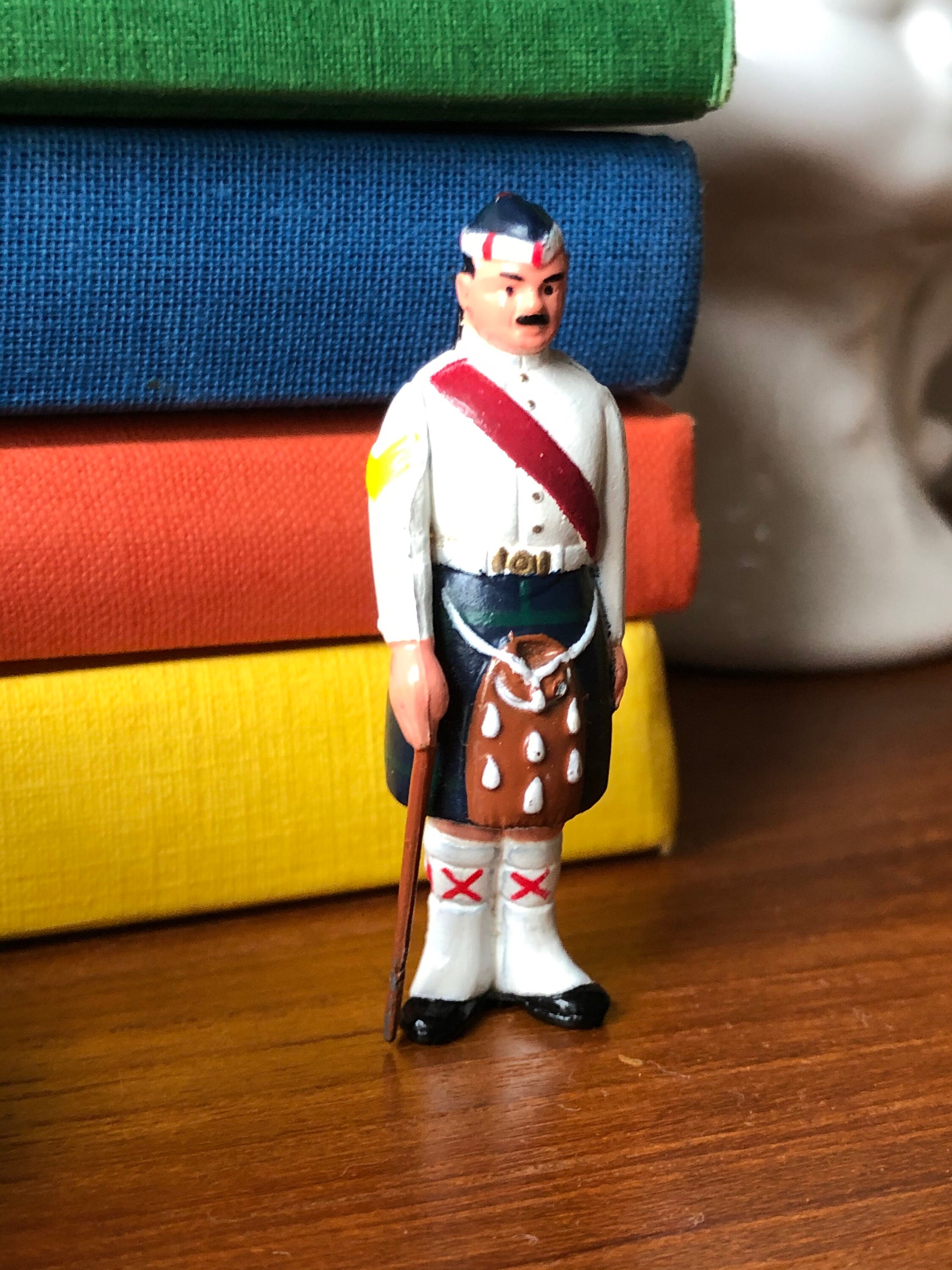 Vintage Scottish miniature man in kilt solid metal hand painted