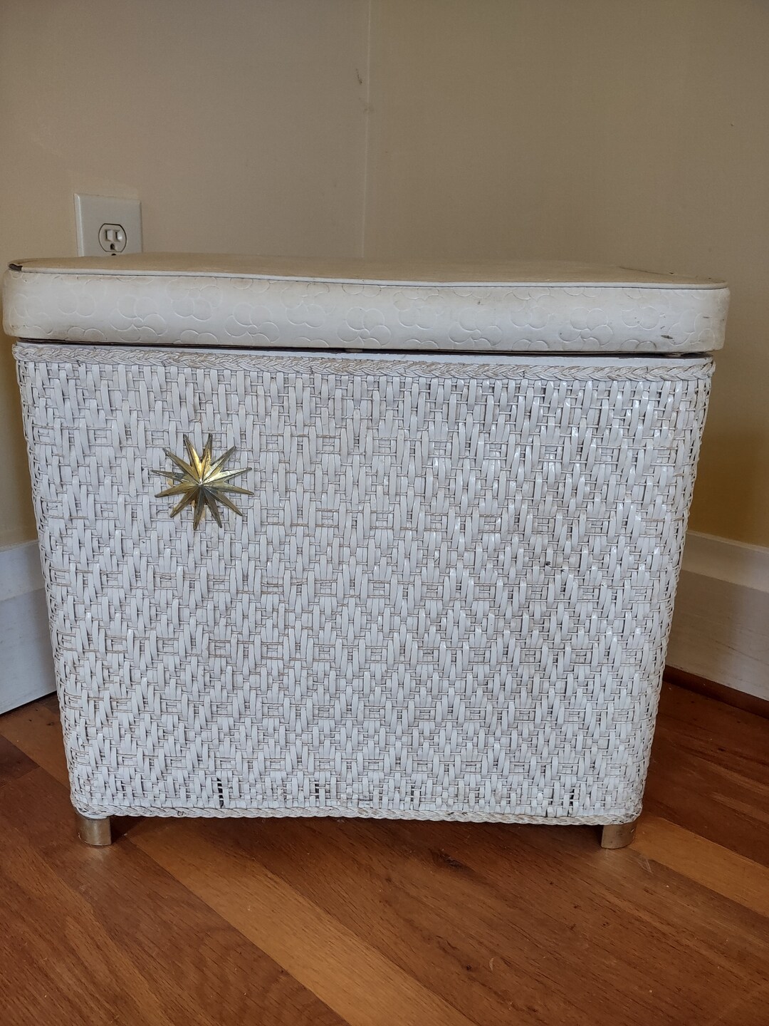 Harvey Manufacturing Co. Hamper,vintage Clothes Hamper,mcm Wicker ...