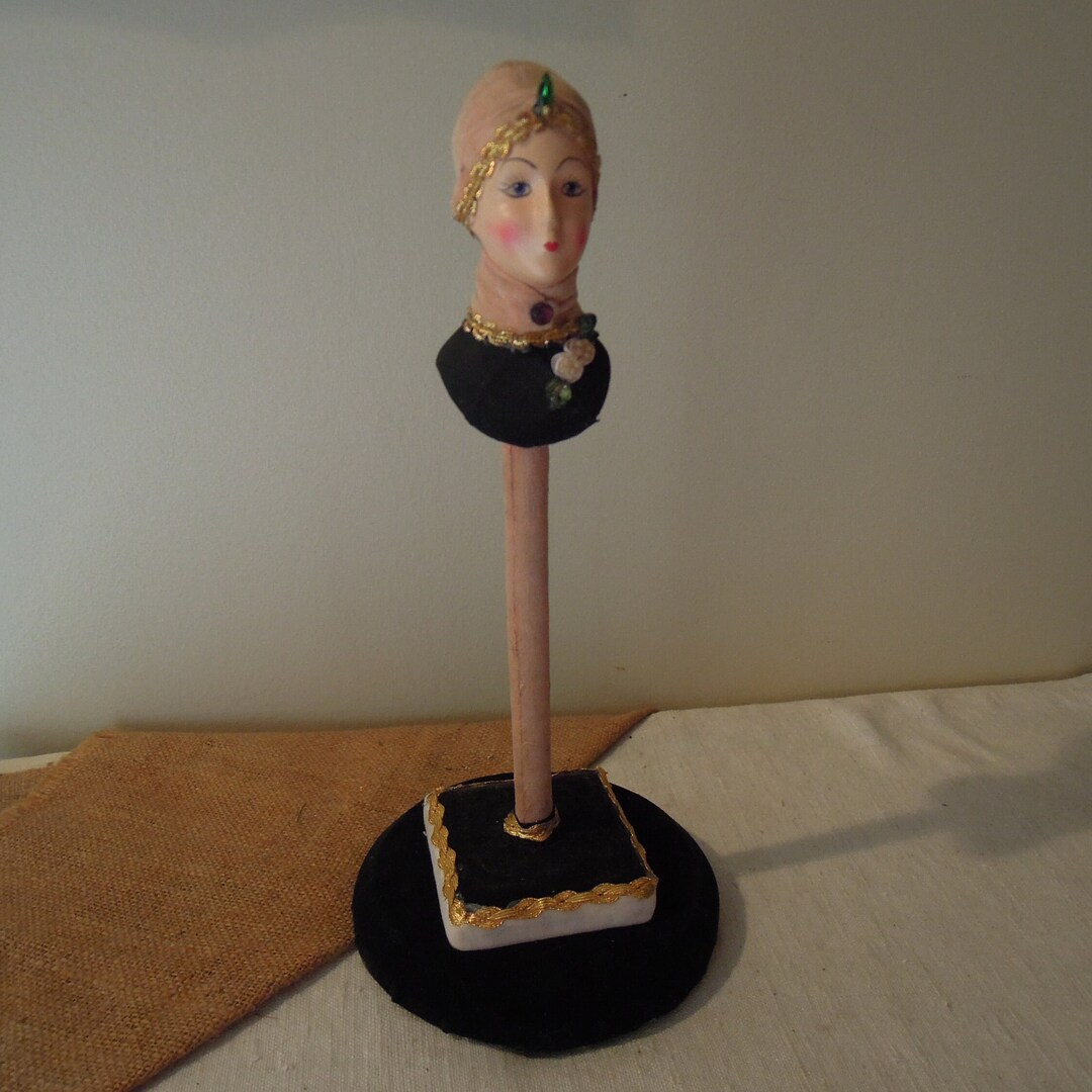Vintage Hat Stand / Millinery Shop Display / Velvet Hat Display Décor ...