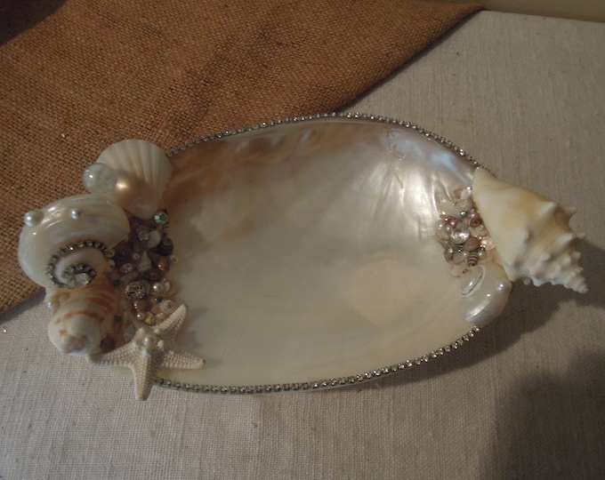 Vintage Bejeweled Footed Clam Shell / Mother of Pearl Shell Dish ...