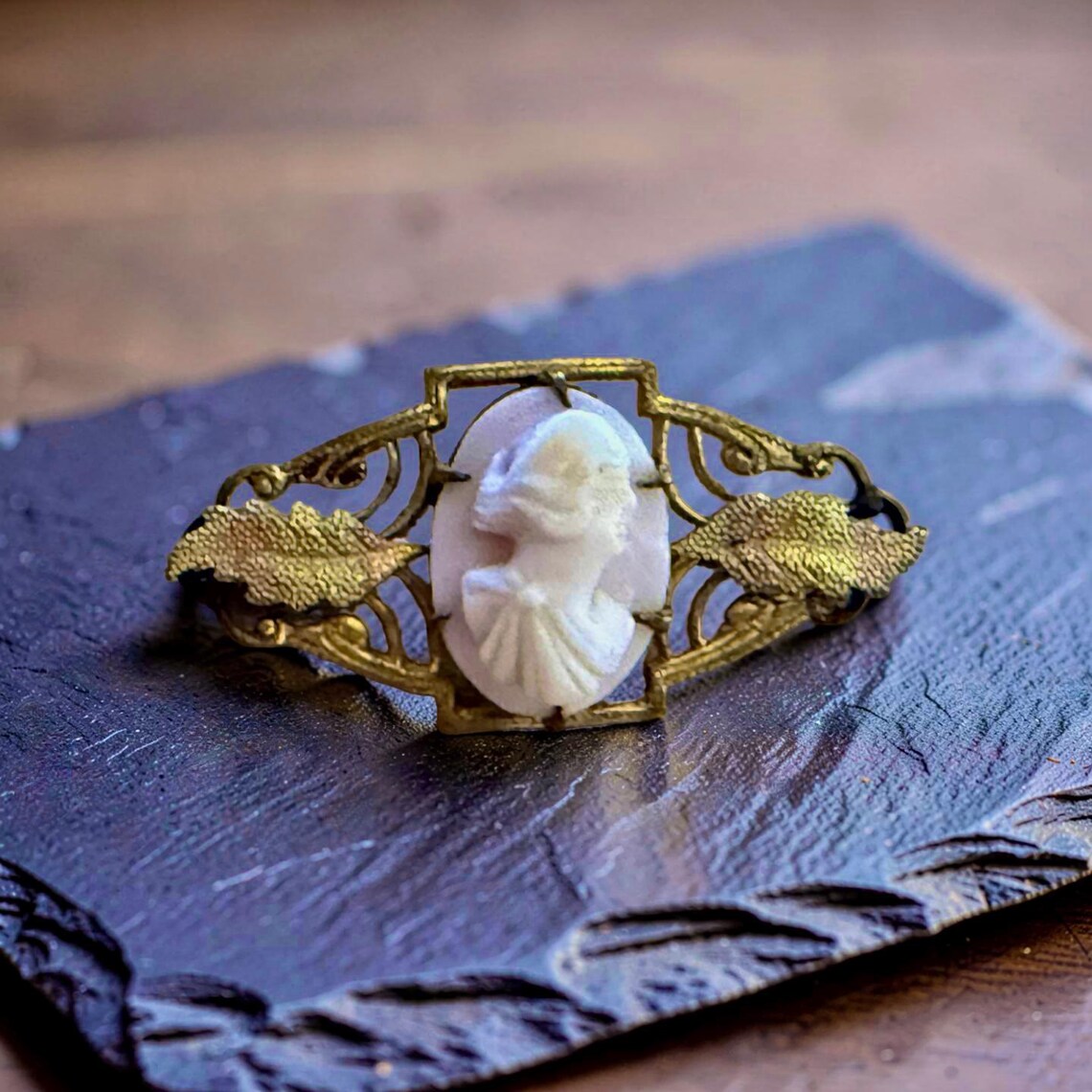 Vintage Antique Carved High Relief Shell Cameo Pin W/leaf Accents ...