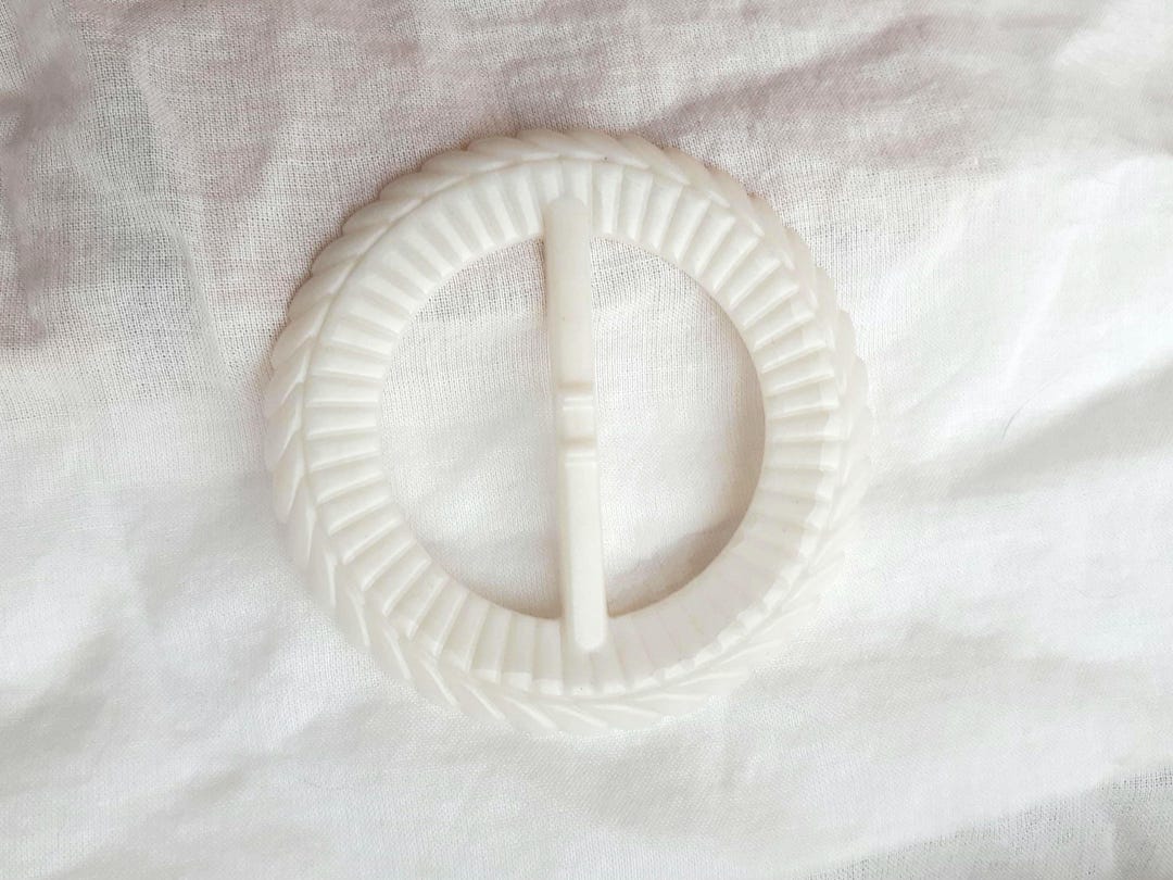 Vintage 1940's White Plastic Round Circle Buckle for 4.5cm 1.5 Wide ...