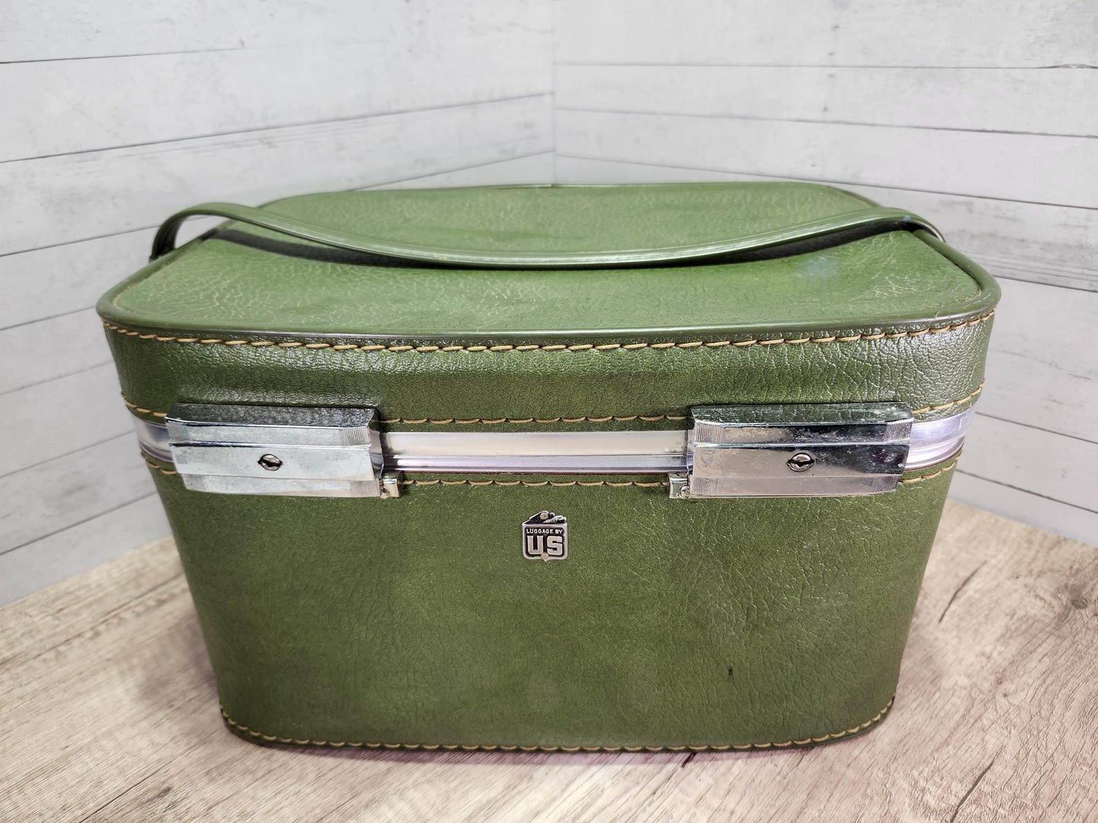 Vintage Green Makeup Train Case: Luggage by US, Retro Travel Display - Etsy