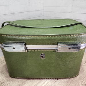 Vintage Green Makeup Train Case: Luggage by US, Retro Travel Display - Etsy