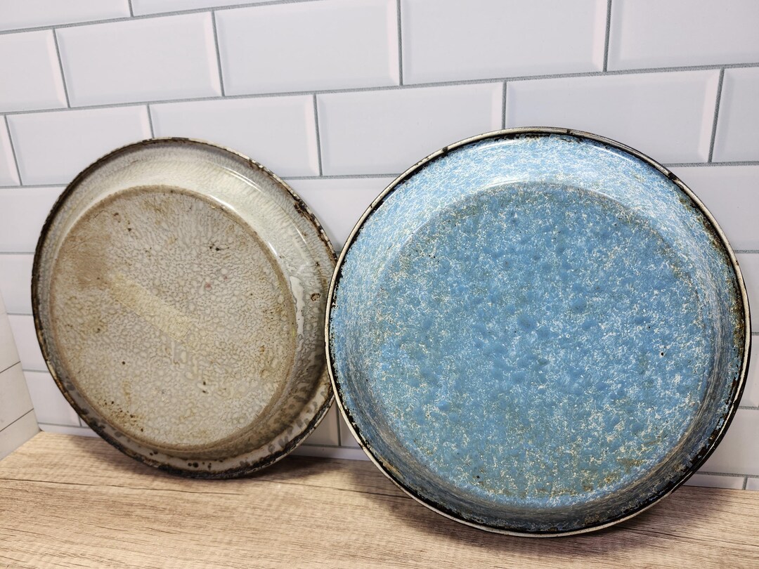 Vintage Enamel Pie Plates (set of 2): Farmhouse Kitchen Decor - Etsy