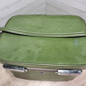 Vintage Green Makeup Train Case: Luggage by US, Retro Travel Display - Etsy