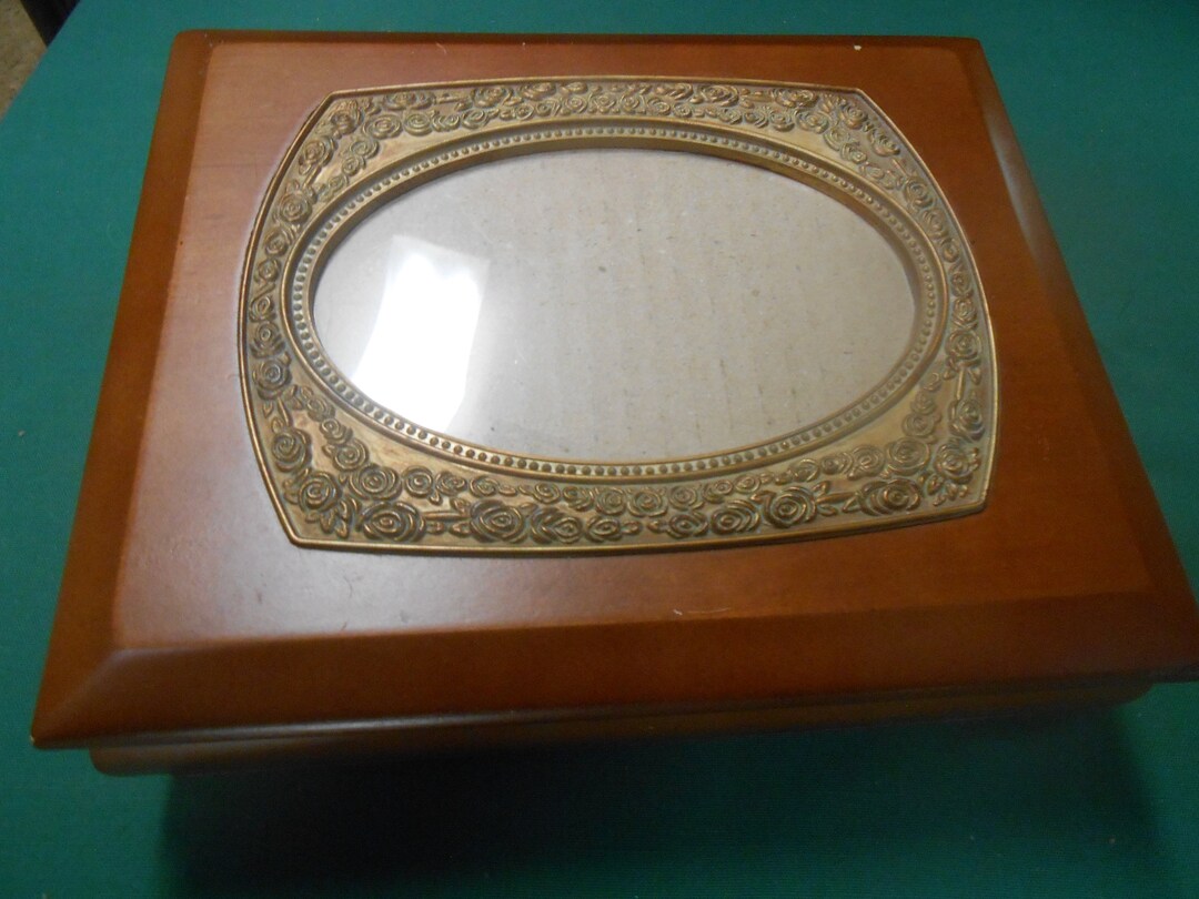 KEEPSAKE Wood Trinket Box With Photo Frame on Lid - Etsy