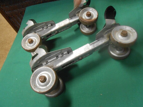 Pair SUPER SKATES Roller Skates - Gem