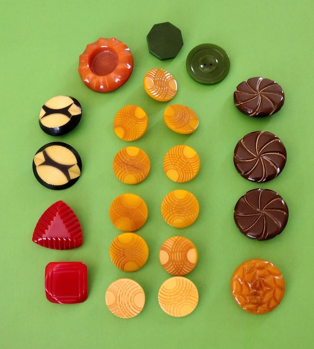 Collection of Carved Bakelite Buttons 1930s 30s 1940's 40s 1950's 50s ...