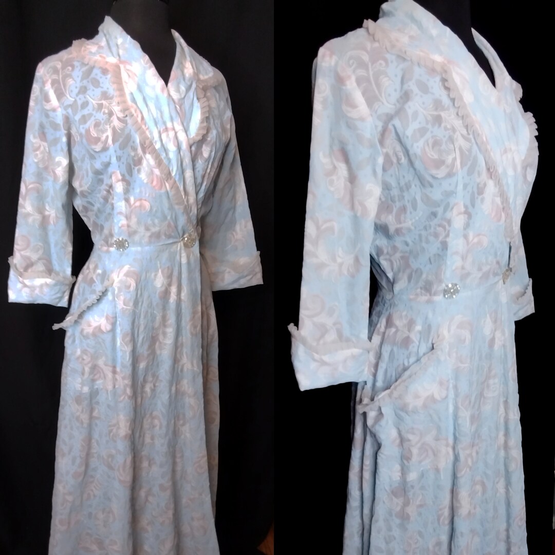 1950's 50s Novelty Print Bathrobe / Pegnoir / Feather Print / Princess ...