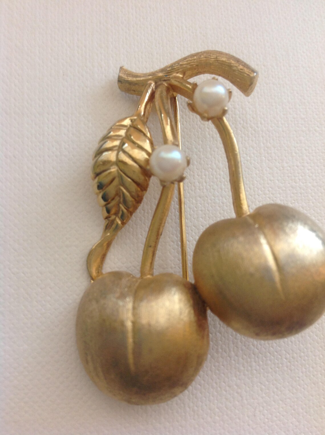 1950's 50s / Vintage Cherry Brooch /cherries / Gold Tone With Pearl ...