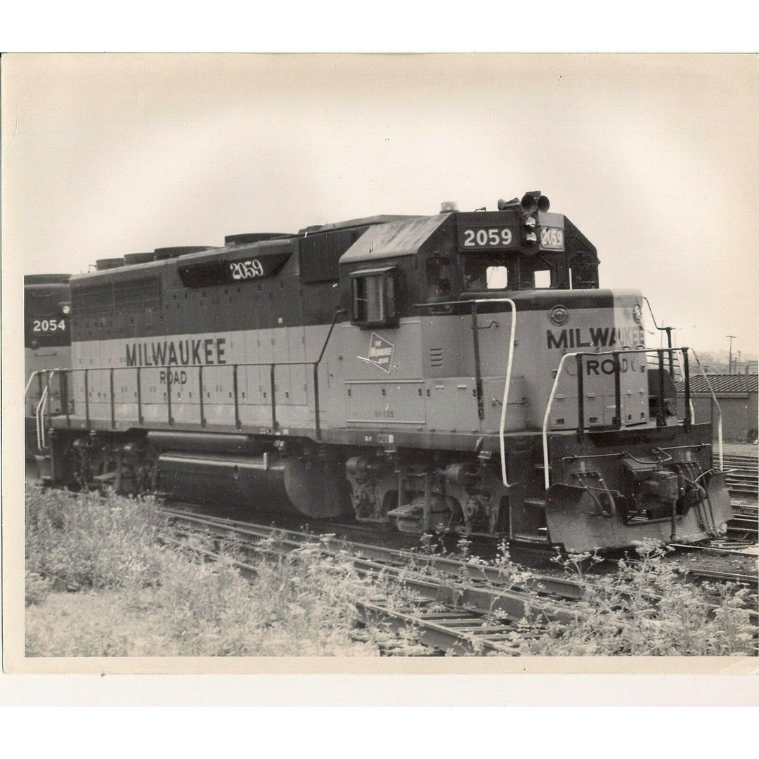 Photo the Milwaukee Road Locomotive 2059 Dayton Ohio Erie Yard 8 X 10 Glossy - Etsy