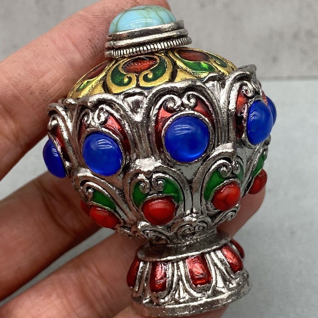 This Antique Pure Copper Snuff Bottle Inlaid With Precious Stones and ...