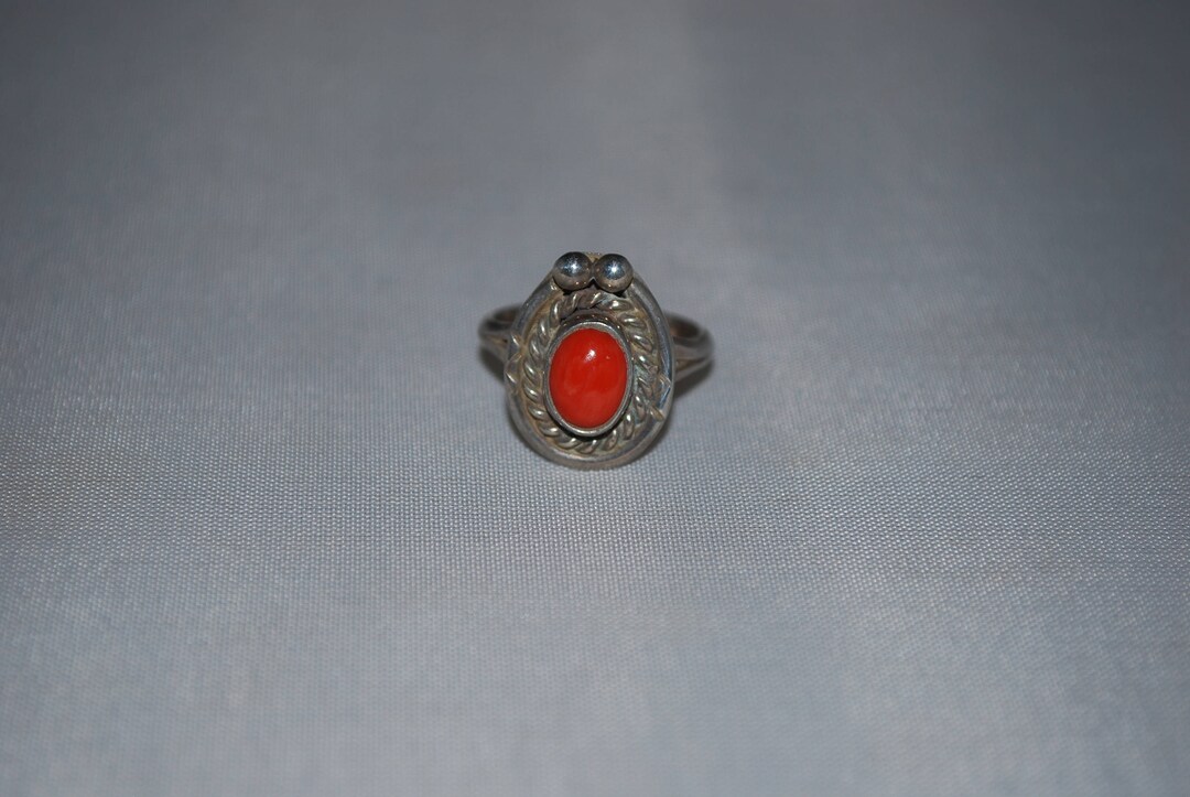 Sterling silver ring size 5 with spiny oyster setting - Etsy.de