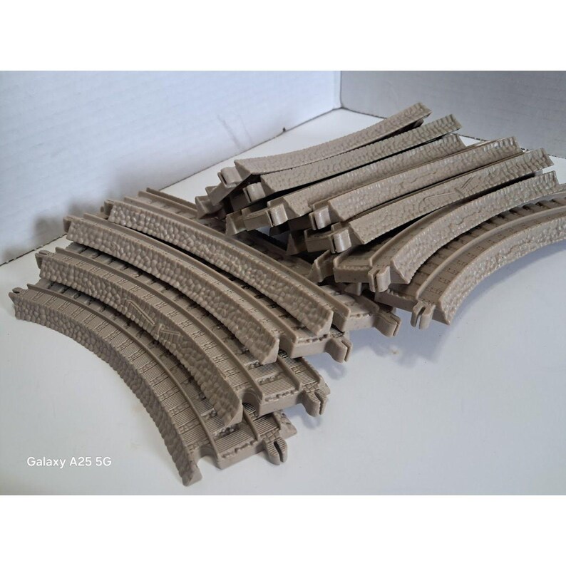 Thomas & Friends Mattel Train Tracks 2009 Lot of 10 Pieces Curved and ...