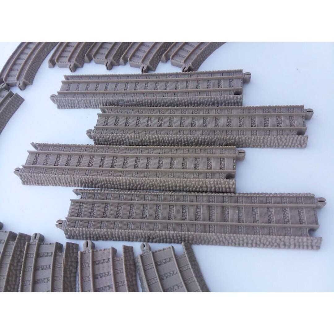 Thomas & Friends Mattel Train Tracks 2009 Lot of 10 Pieces Curved and ...
