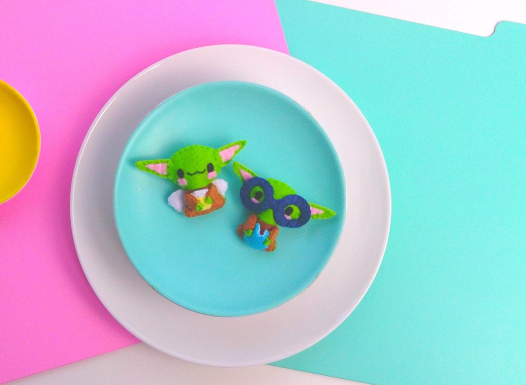 Cute Baby Yoda Brooch Pattern Yoda Felt Pattern Mini Yoga Felt Doll ...