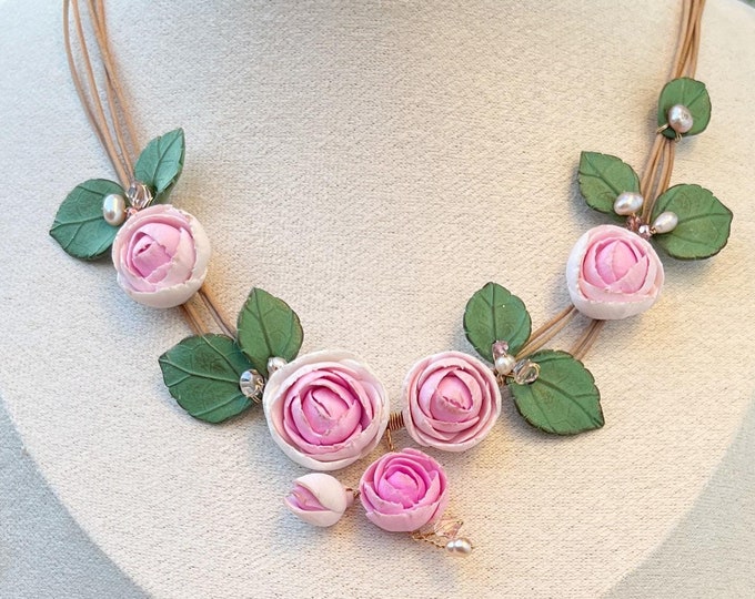 Bib necklaces ideas - Etsy