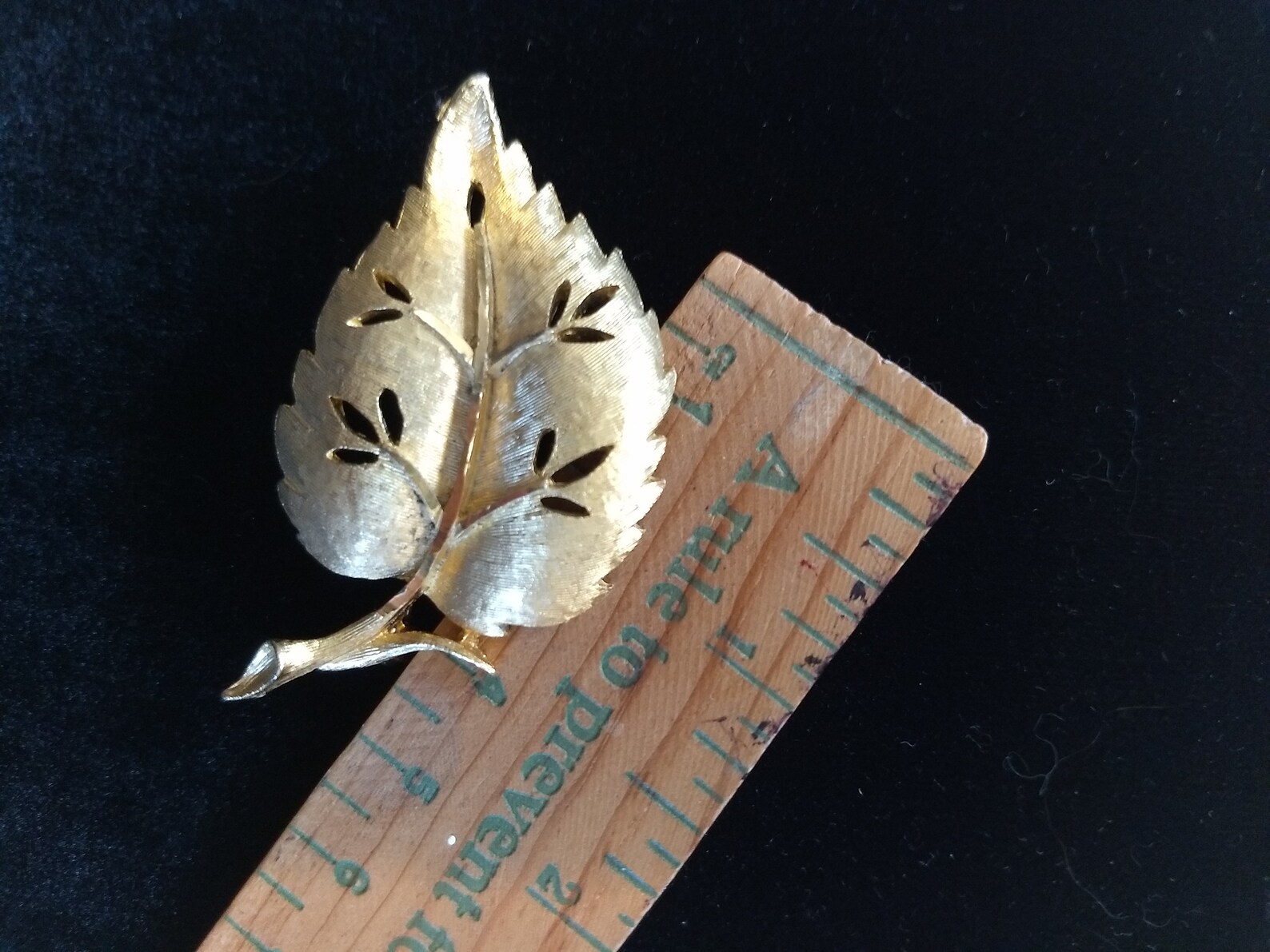 VINTAGE Gold Tone Cut Leaf Brooch Pin B.S.K. Signed. - Etsy