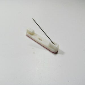 100 Count 1.5 Inch White Plastic Safety Pin Back With Adhesive. for ...