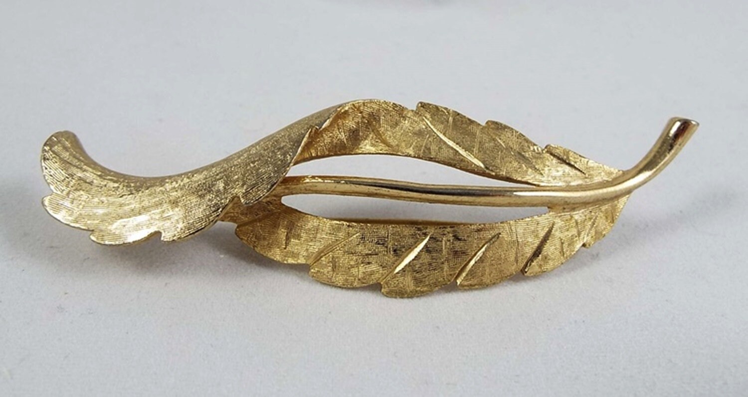 Vintage 1960s Gold Tone Monet Signed Leaf Brooch Pin Etsy