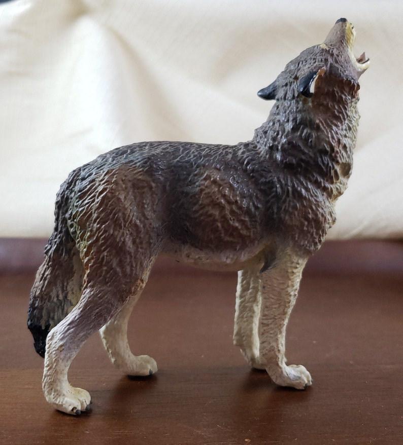 Vintage Timber Wolf Plastic Figurine Standing Wolf Howling - Etsy
