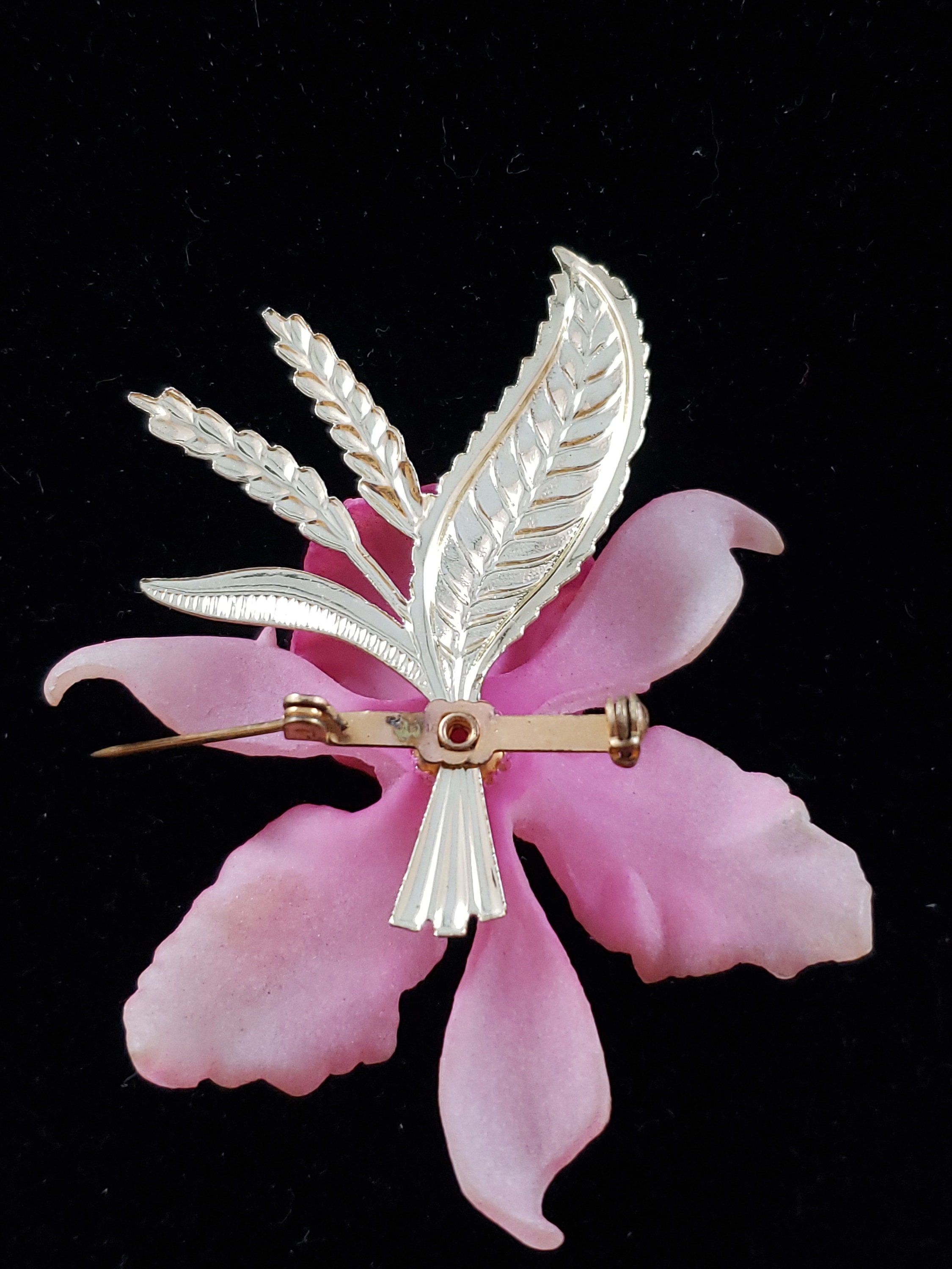 Vintage Unsigned Iris Plastic Floral Brooch Pin Featuring Pink - Etsy