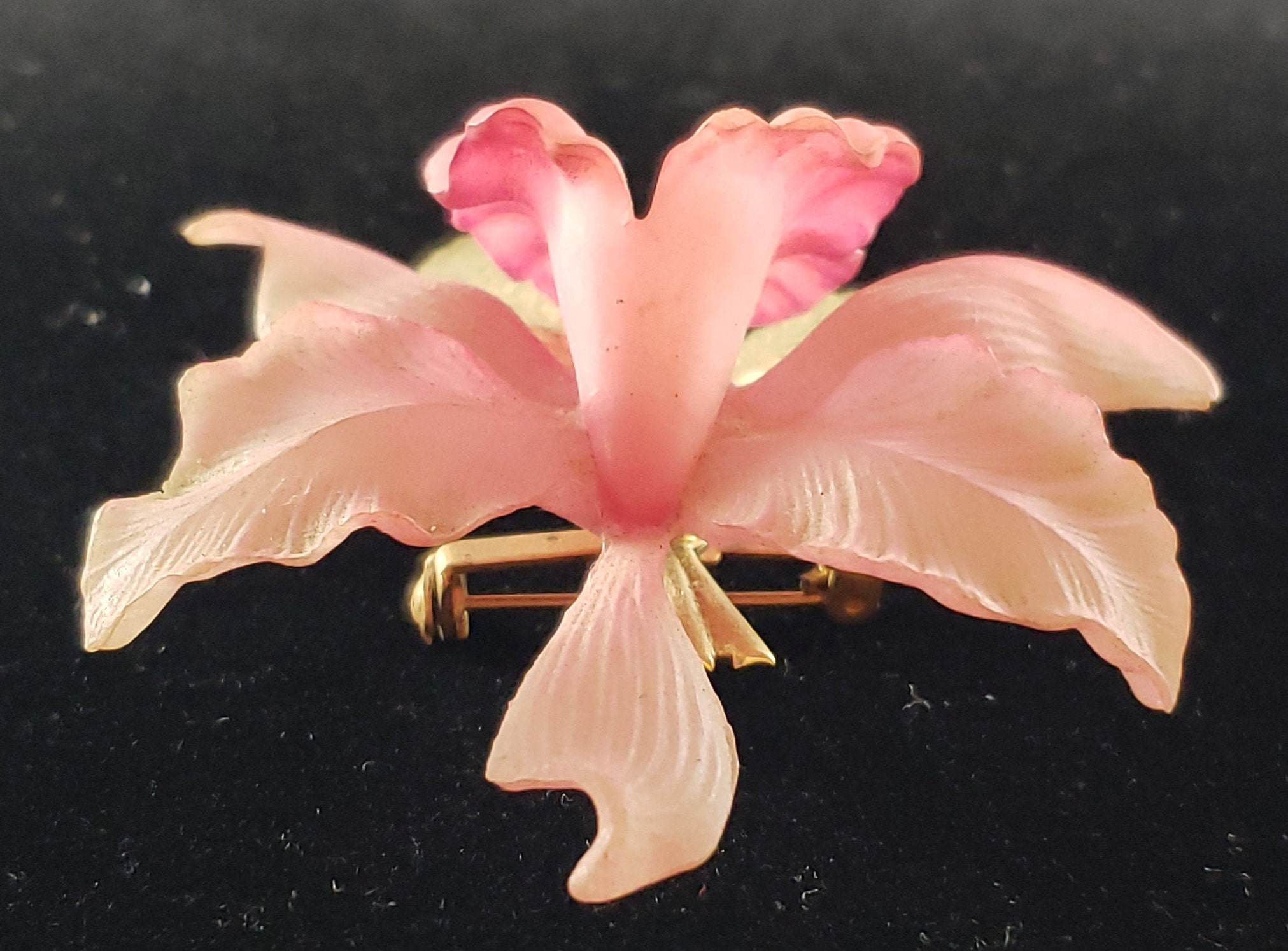 Vintage Unsigned Iris Plastic Floral Brooch Pin Featuring Pink - Etsy