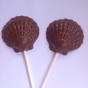 12 Clam Shell Chocolate Pops Clam Lollipop Clam Shell Favors Chocolate ...