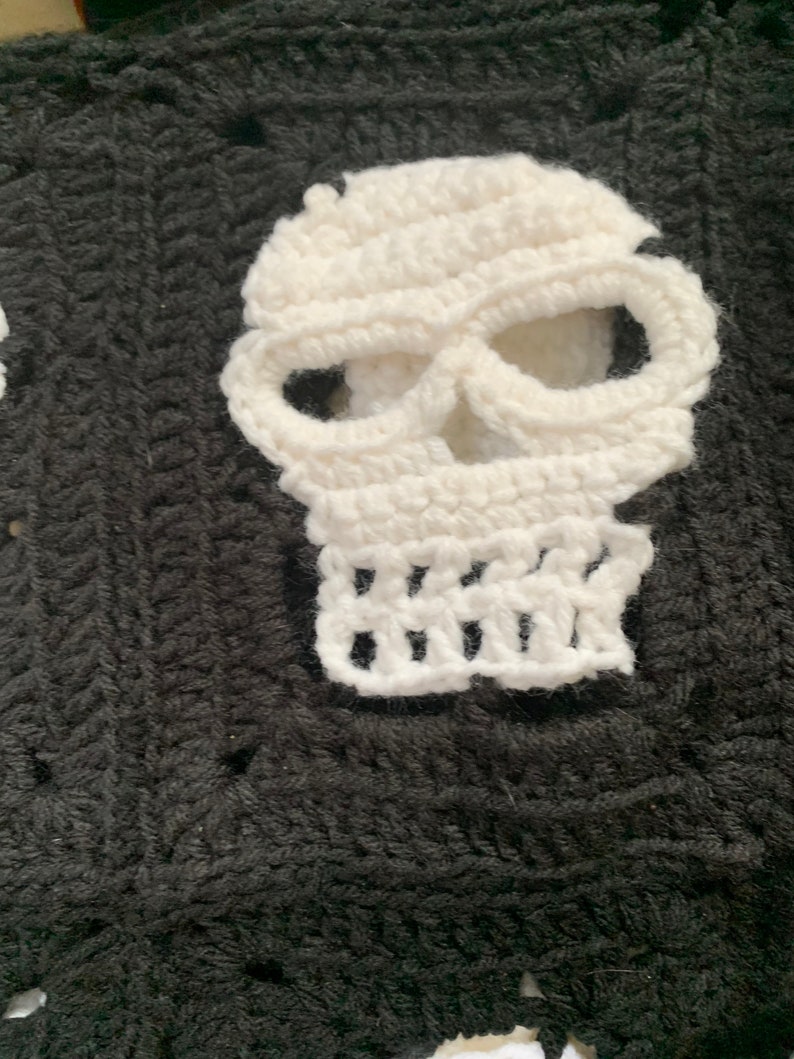Skull Throw - Etsy
