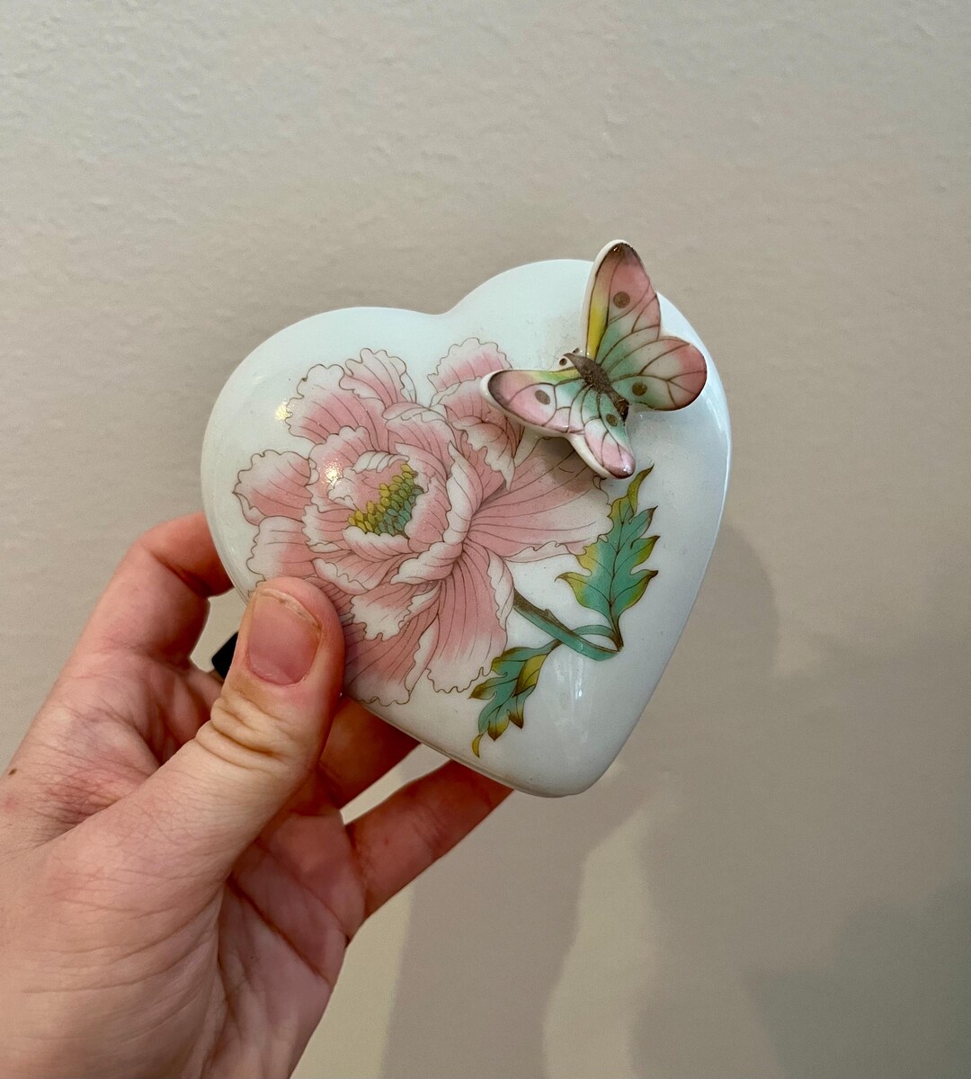 VINTAGE! St. Michael Porcelain Heart-shaped Trinket/ Jewelry Box /w ...