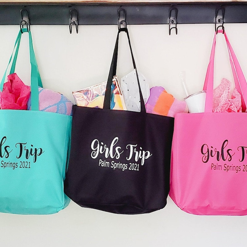 Girls Trip Gifts - 60+ Gift Ideas for 2025