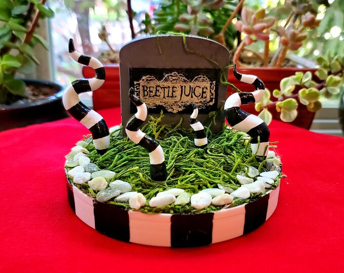 Beetlejuice Sandworms, Beetlejuice Grave, Halloween Decorations ...