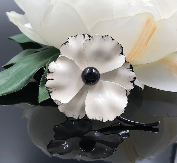 vintage flower pin black - Gem