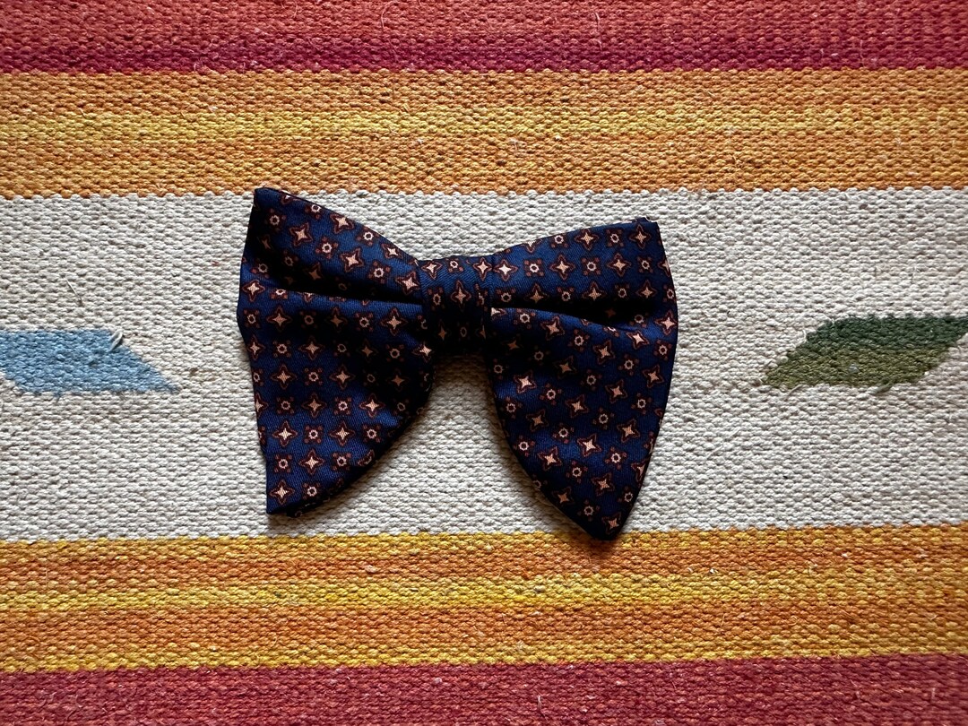 Vintage SNAPPER Navy Blue Paisley Bow Tie Clip on 60s 50s - Etsy