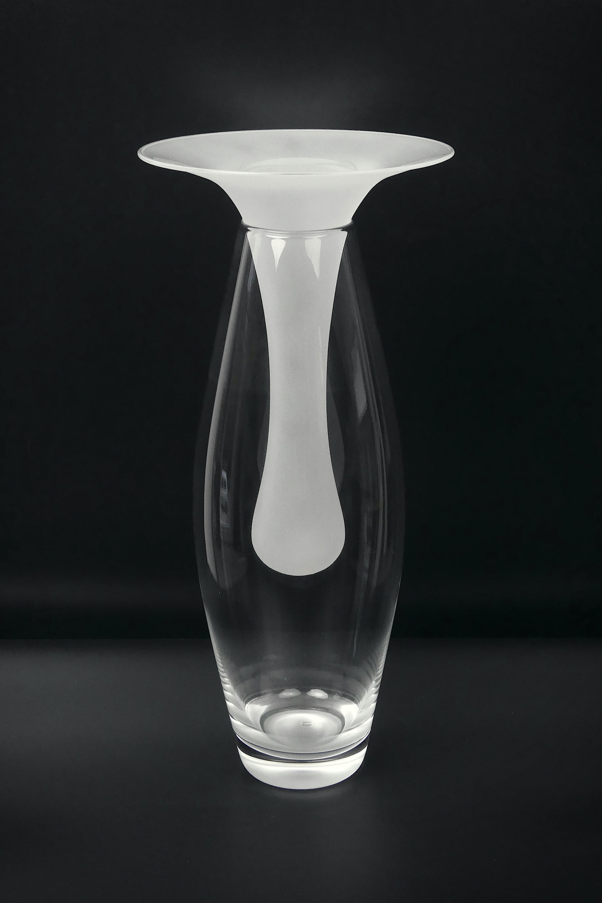 Anime KANZ Vase in Transparent and Opaque White Sandblasted Glass ...
