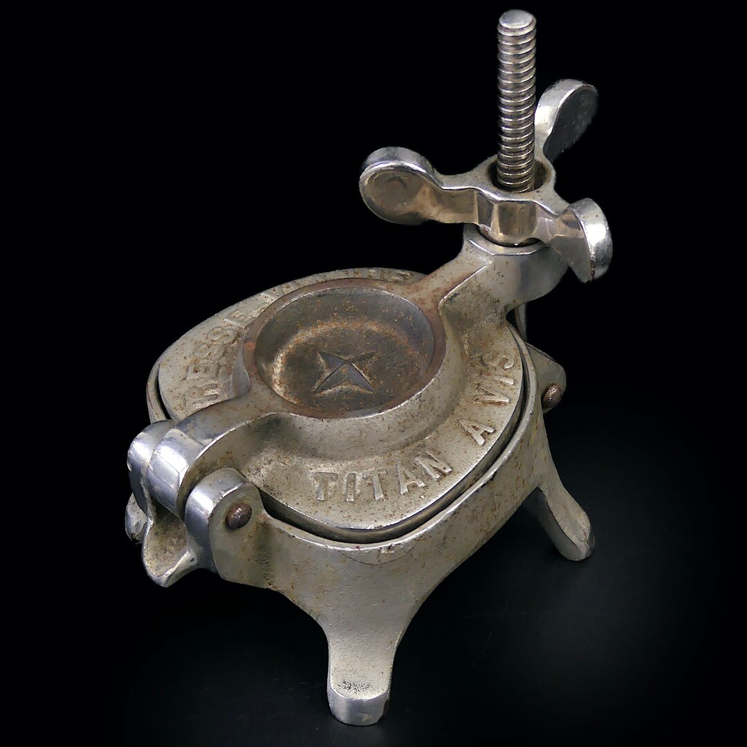 Old TITAN SCREW Meat Press in Cast Iron and Steel French Manufacturing ...