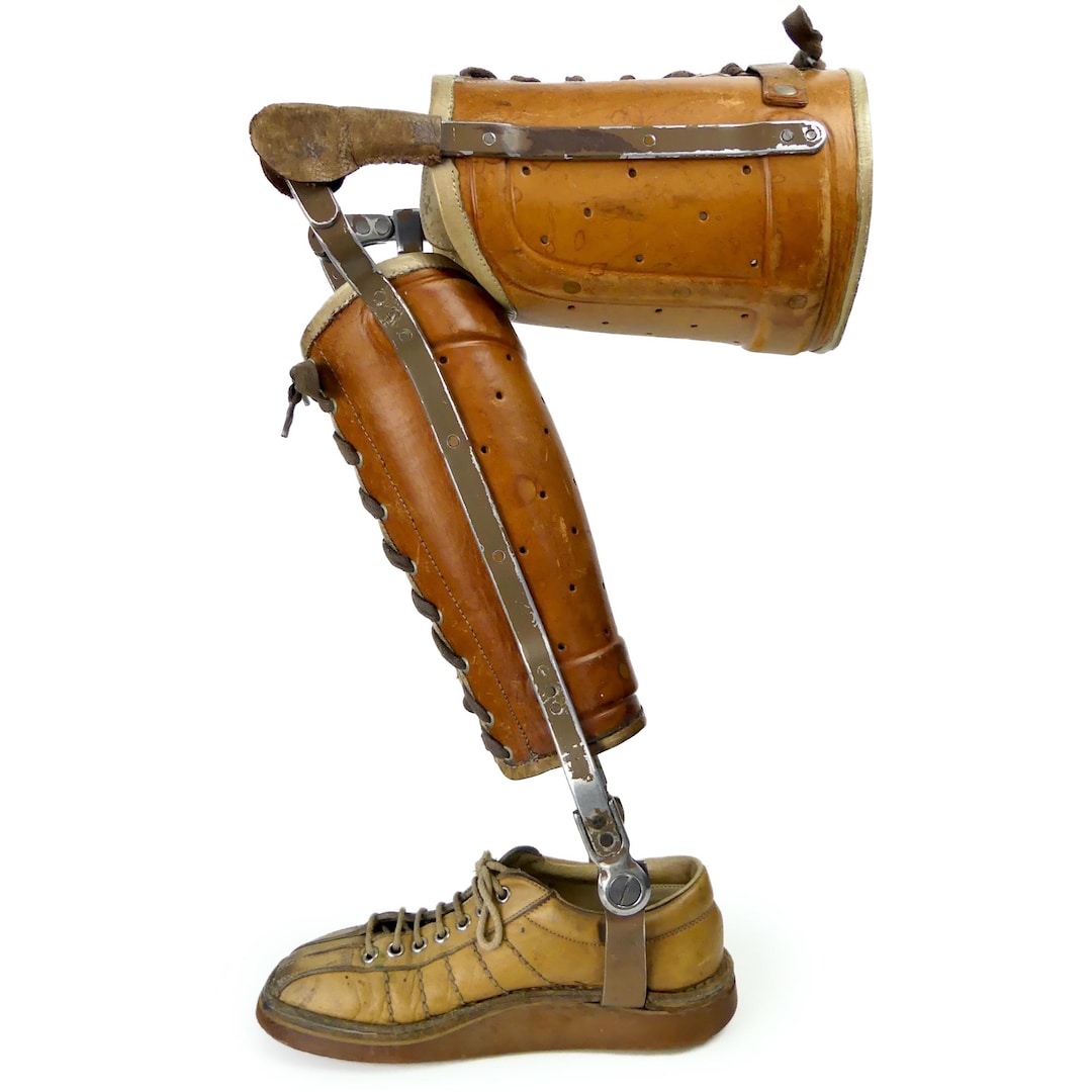 Orthèse De Jambe ancienne En Cuir Moulé, Armature En Acier Chromé Et ...
