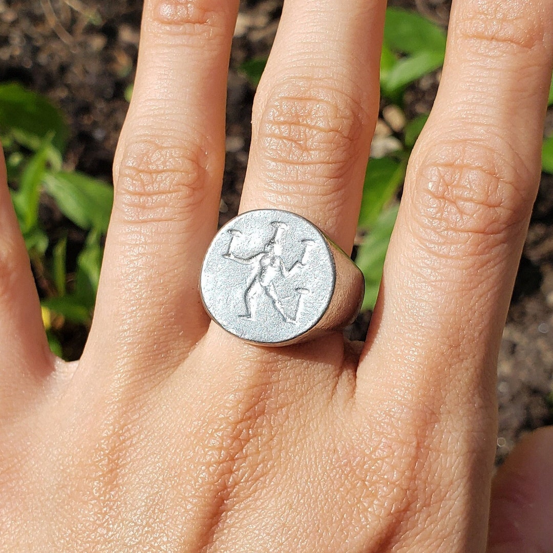 Plate Spinning Wax Seal Signet Ring - Etsy