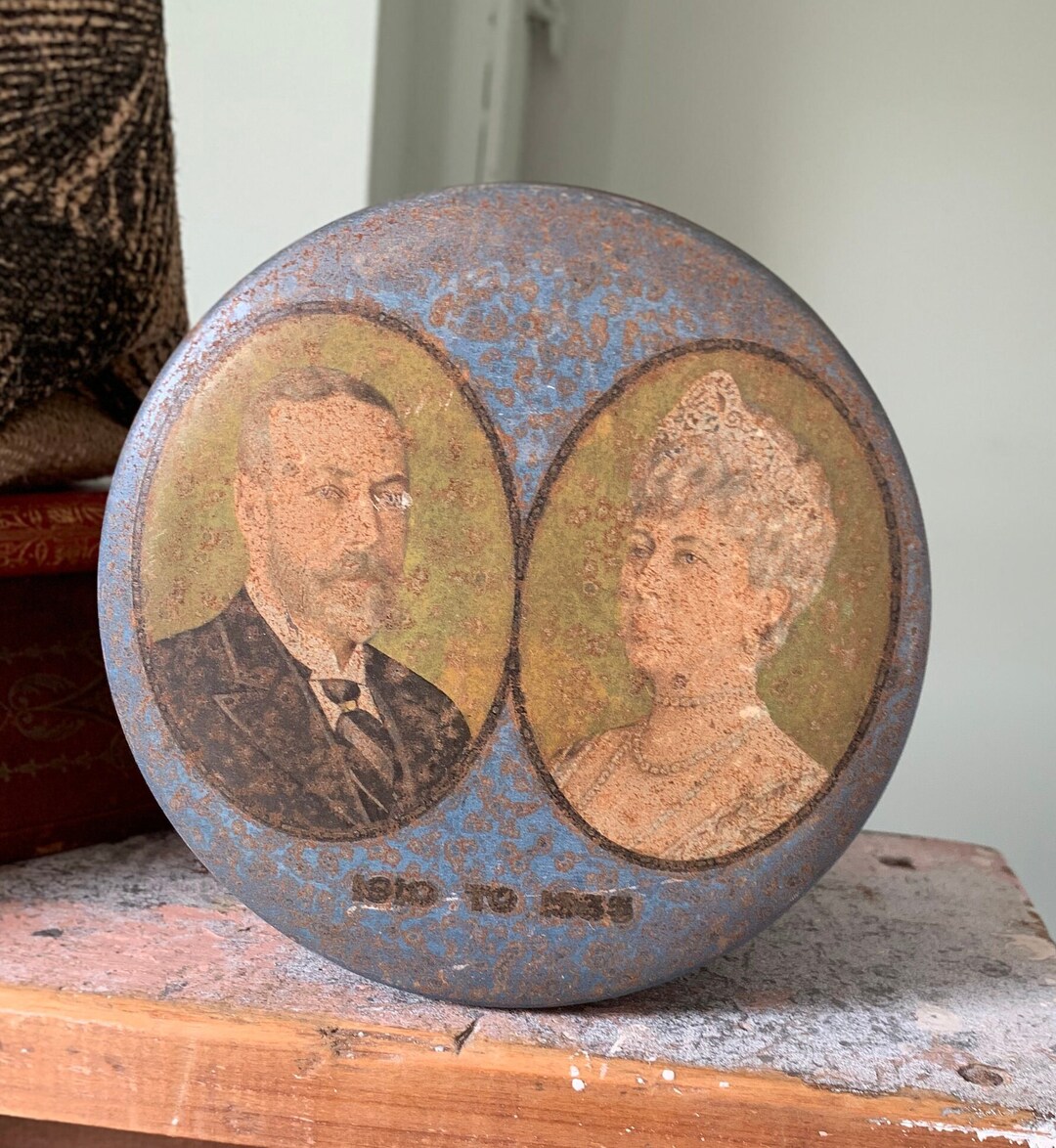 Vintage Royal Memorabilia Huntley & Palmers Tin in Celebration of H.M ...