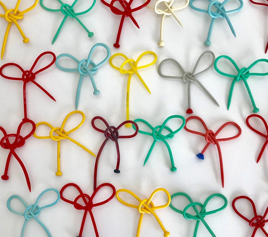 Quirky Gift Wrapping Accessory Knitting Needle Bow Retro Etsy Polska quirky-gift-wrapping-accessory-knitting-needle-bow-retro-etsy-polska
