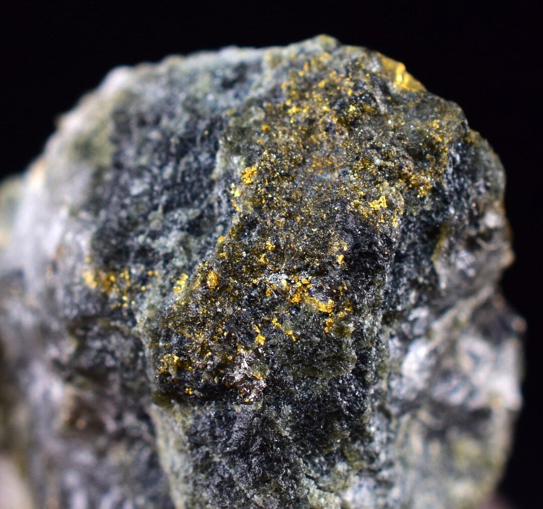 1.3cms NATIVE GOLD QUARTZ of the Incas Thumbnail Aesthetic Wire Gem Crystal Smoky Quartz Peru ...