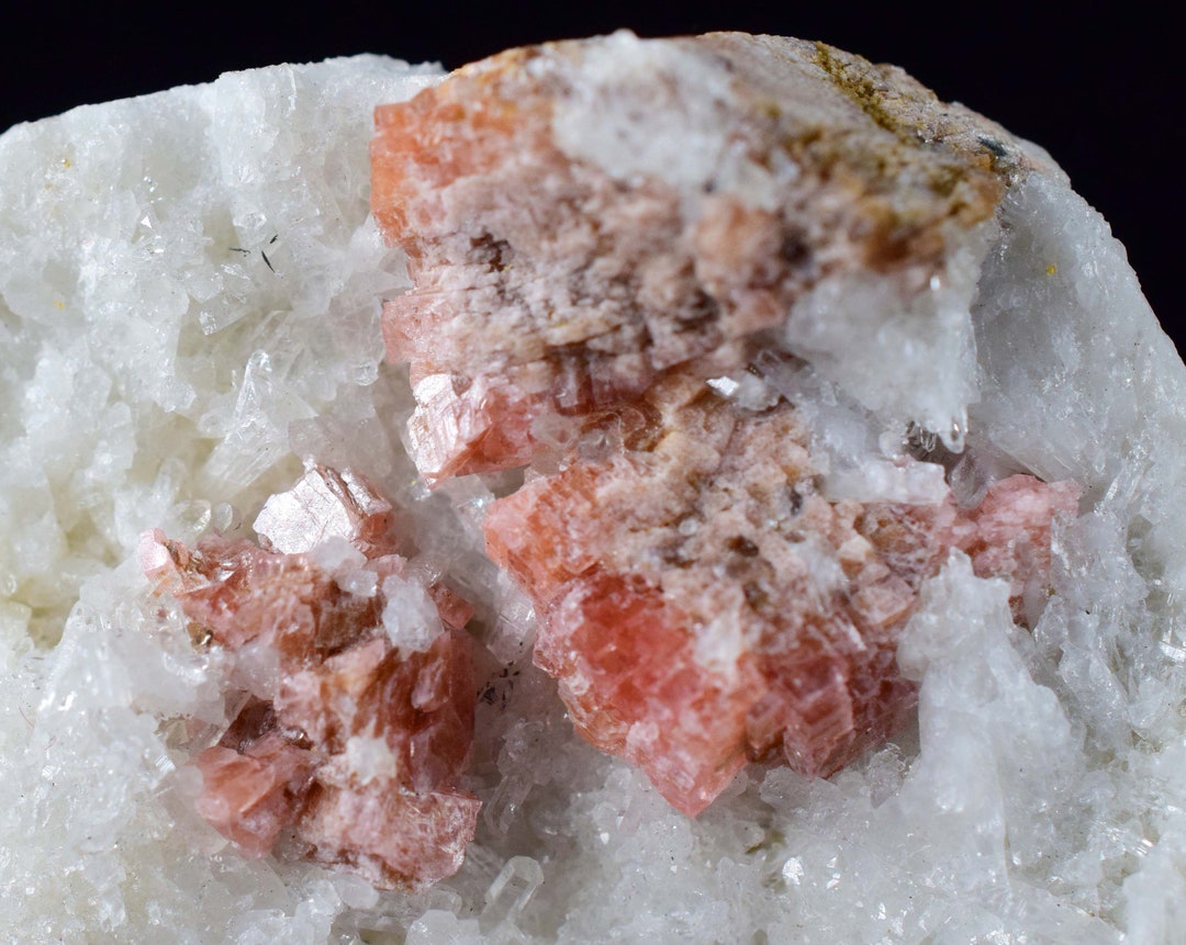 4.3cms RHODOCHROSITE RHOMBOHEDRAL QUARTZ Crystals Huayllapon Pasto ...