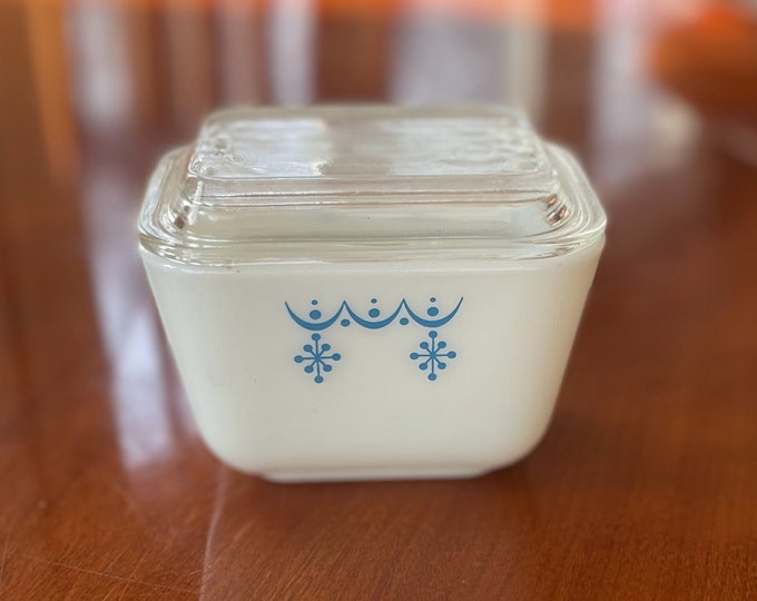Vintage Pyrex Blue and White Refrigerator Dish With Clear Glass Lid ...