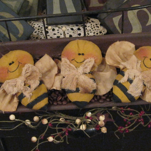 Primitive Bee - Etsy