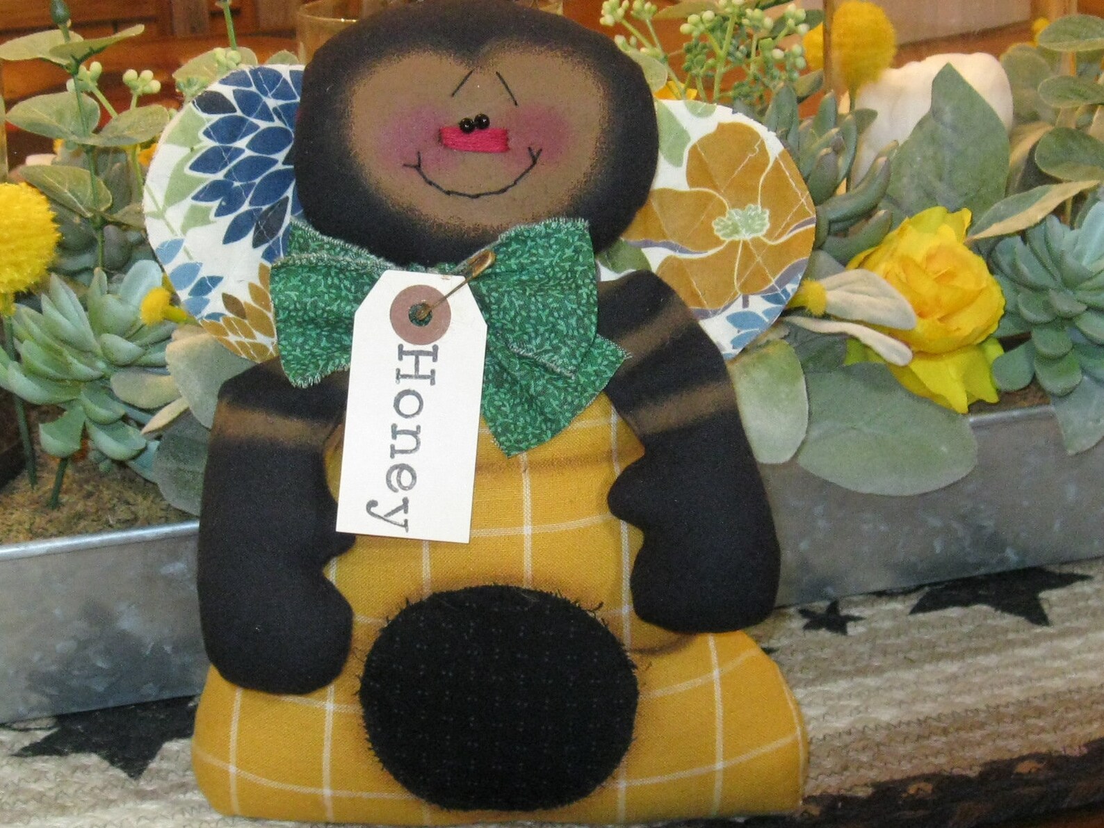 Bee Door Greeter Honey Bee Cupboard Tuck Bee Shelf Sitter - Etsy