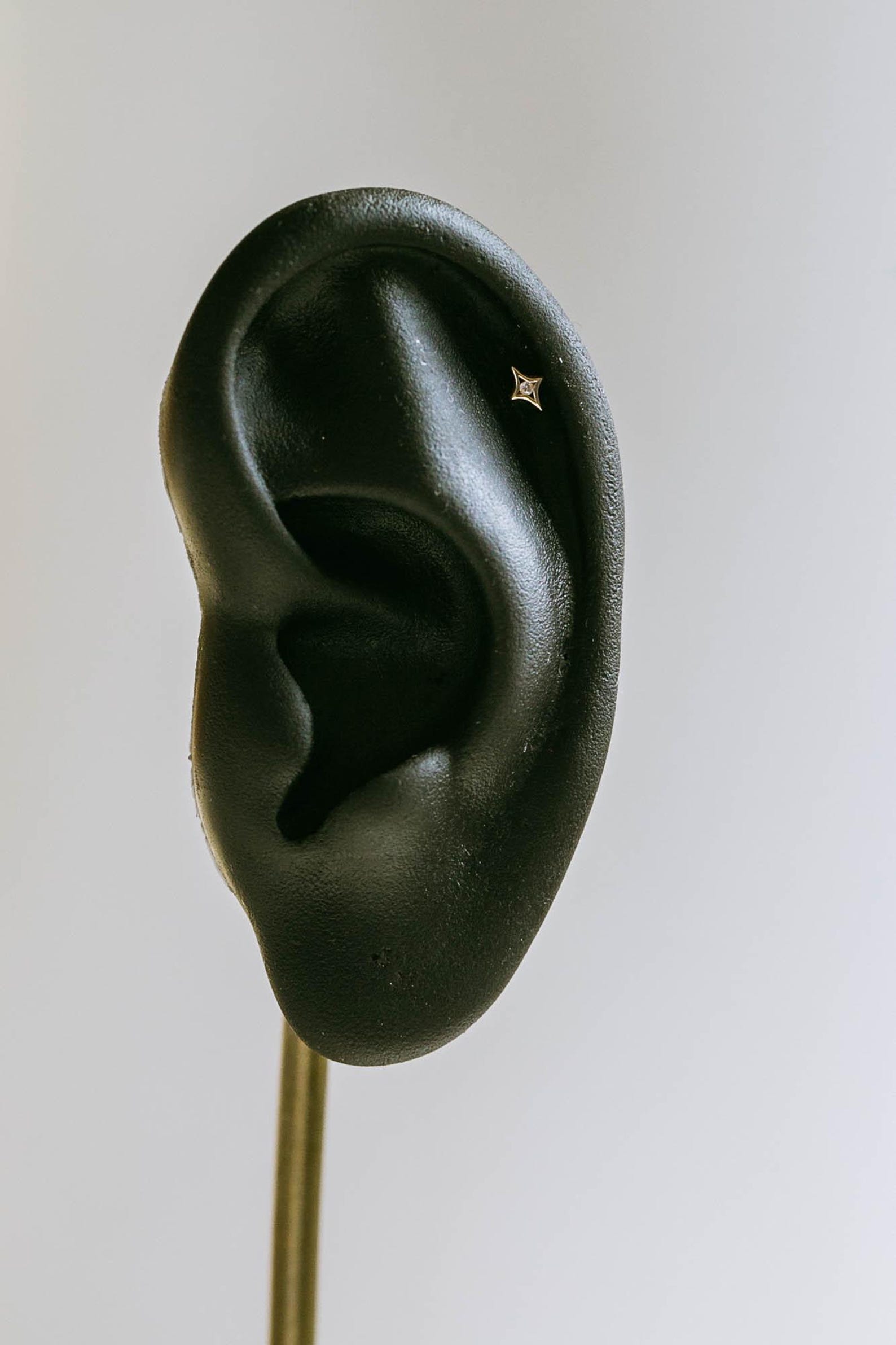 14K Solid Gold Cartilage Tragus Helix Inner Conch Nose Sunlight Star ...