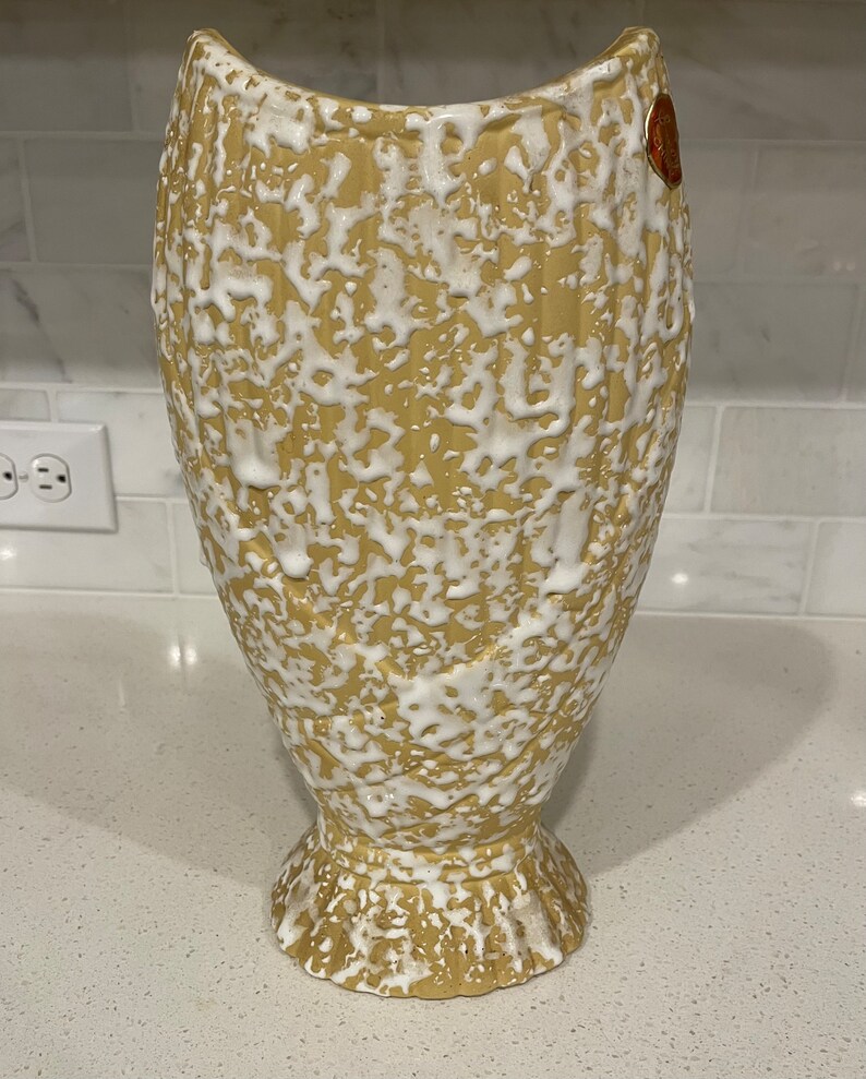 Vintage Mid Century Savoy Splatter Vase in Beige With White Splatters ...