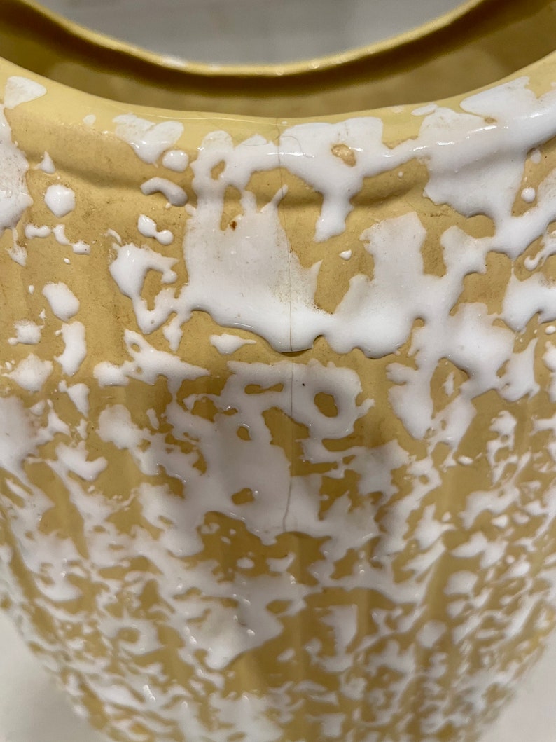 Vintage Mid Century Savoy Splatter Vase in Beige With White Splatters ...