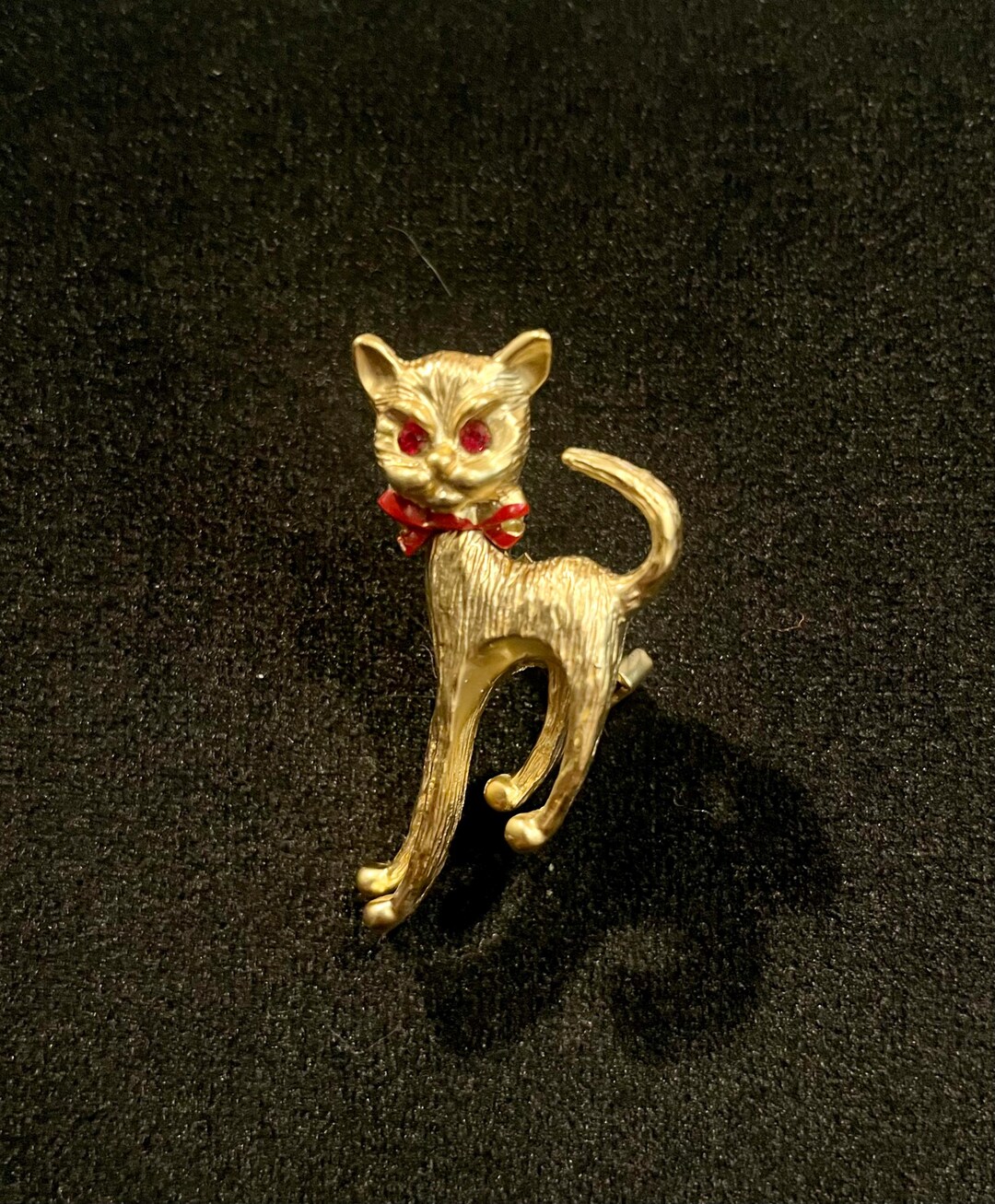 Vintage Gold Tone Cat Pin With Moving Head & Red Rhinestone Eyes ...